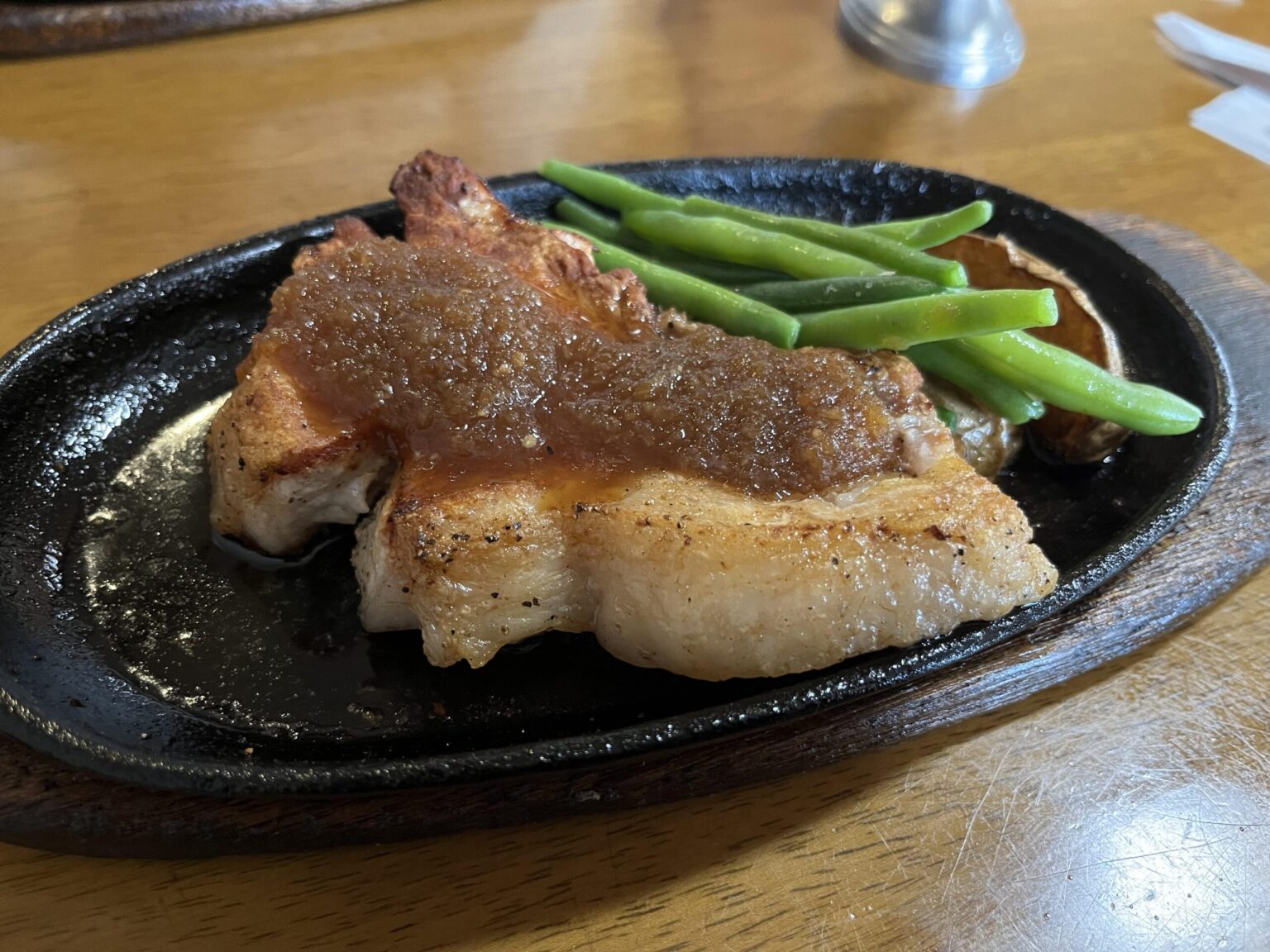 【塩谷町の名店】ボリューム満点！「とんかつ ステーキ 篠」で味わう絶品ポークソテー - とちっコぐらし